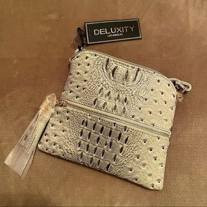 DELUXITY LOS ANGELES - Poshmark